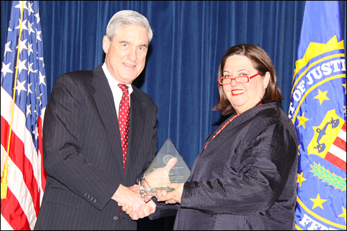 Parry Aftab premiada por el FBI por su labor en la prevención de ...